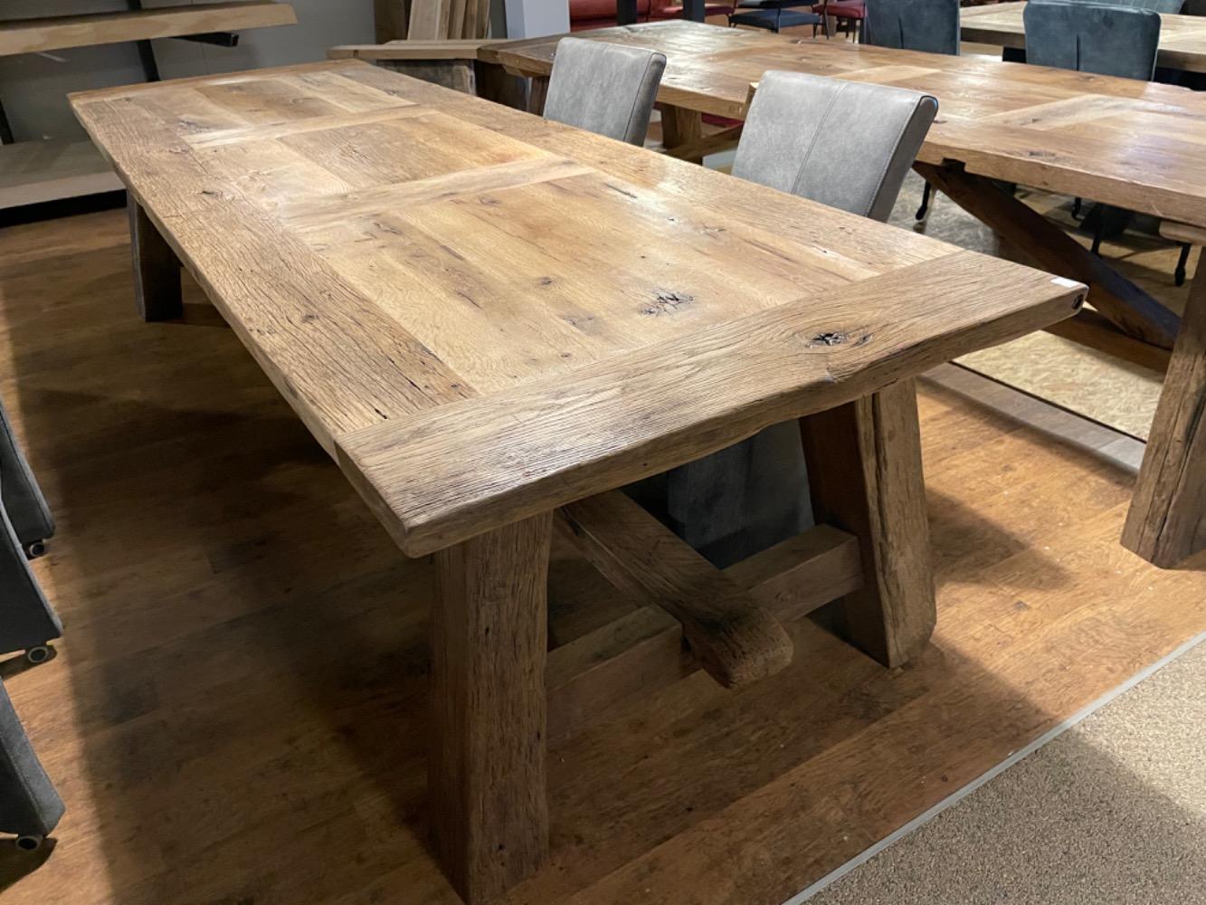 Tafel antiek eiken - Stoere eettafels in oud eiken voor een landelijk ...